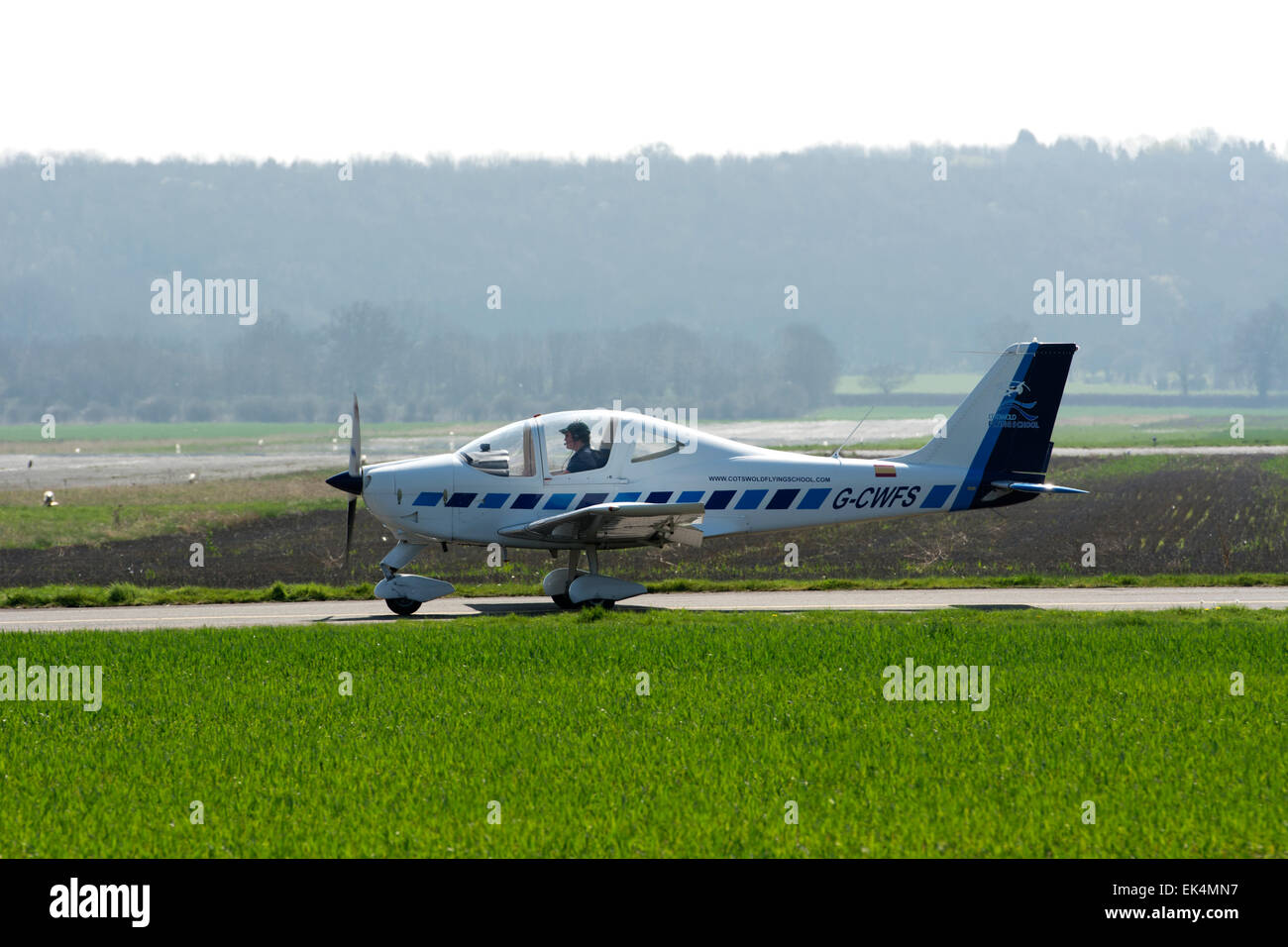 P2002 avion sierra volant Banque de photographies et d’images à haute ...