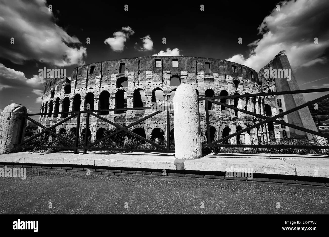 Colosseum flavian amphitheatre in rome Banque d'images noir et blanc ...