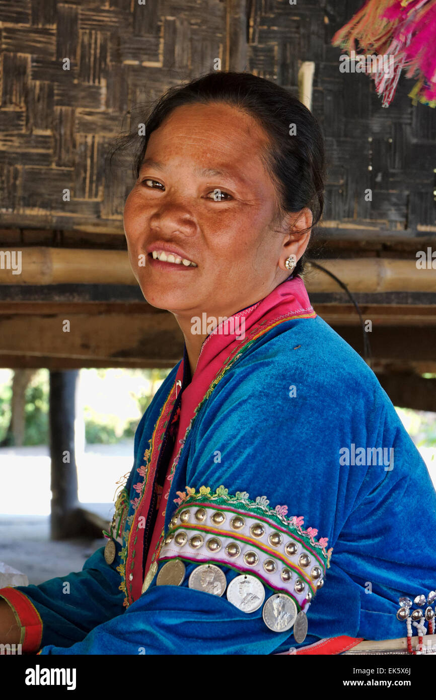 La Thaïlande, Chiang Mai, Karen long cou hill (village de la tribu ...