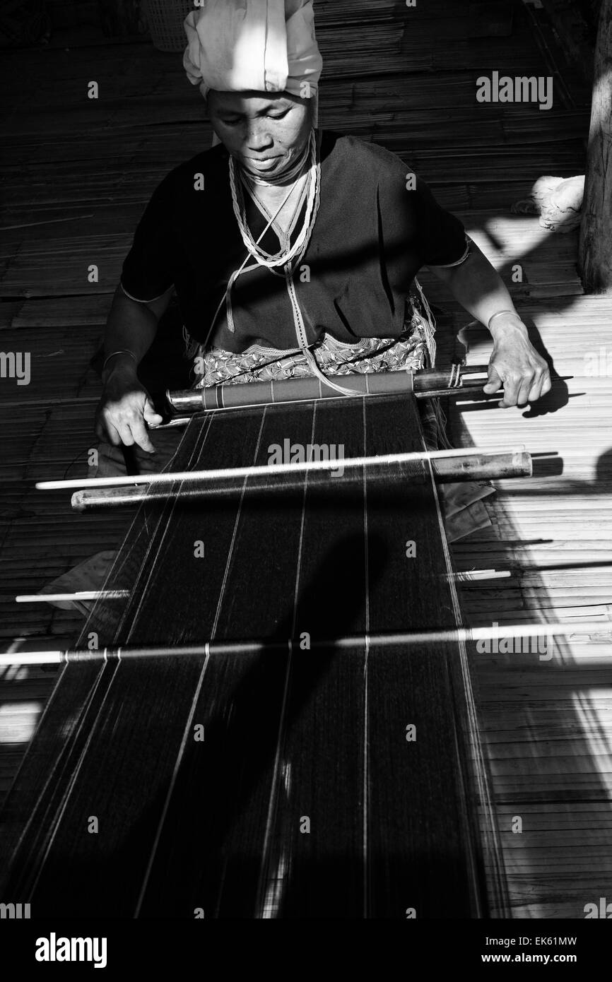 La Thaïlande, Chiang Mai, Karen long cou hill (village de la tribu ...