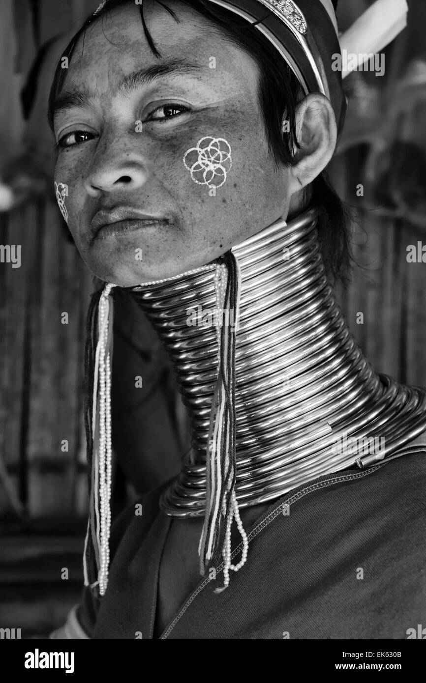 La Thaïlande, Chiang Mai, Karen long cou hill (village de la tribu ...