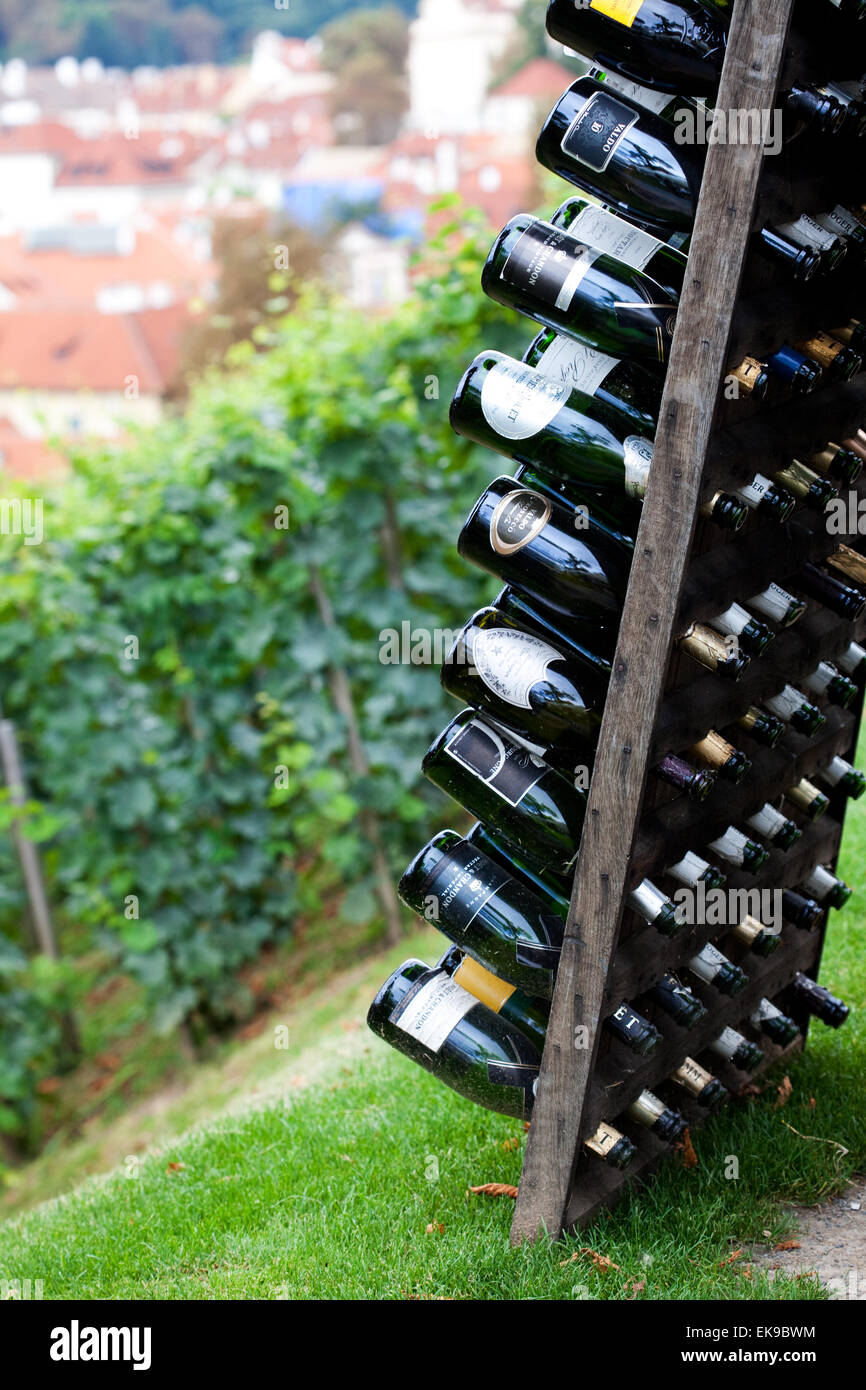 Casier à bouteilles Banque de photographies et d’images à haute ...