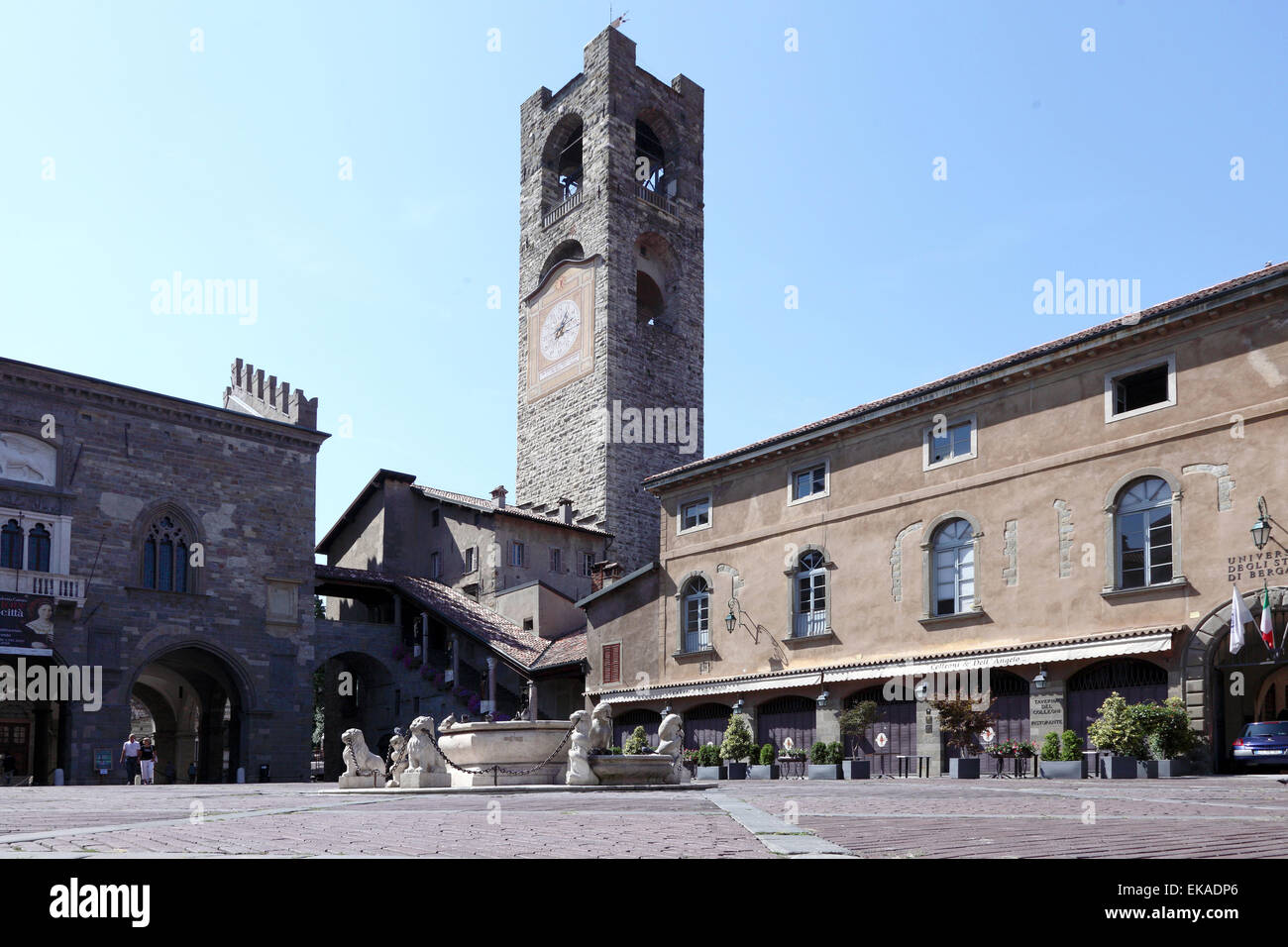 Bergamo vieille place Banque de photographies et d’images à haute ...