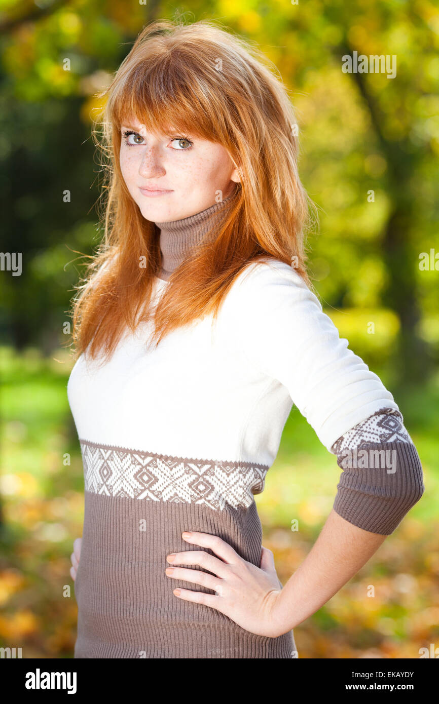 Une belle adolescente rousse Banque de photographies et d’images à ...