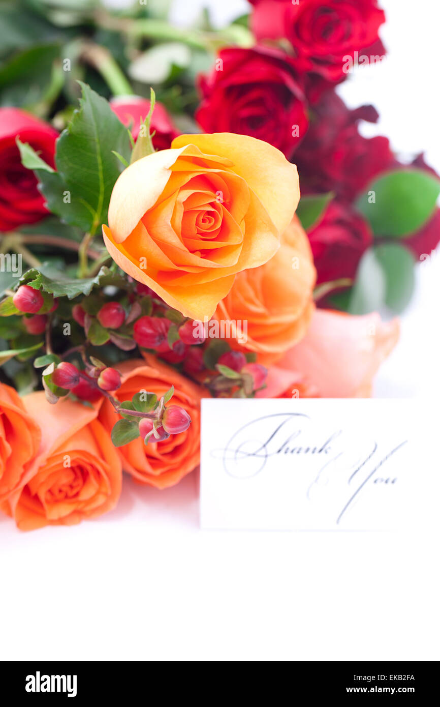 Bouquet de roses colorées et une carte avec les mots merci Photo Stock ...