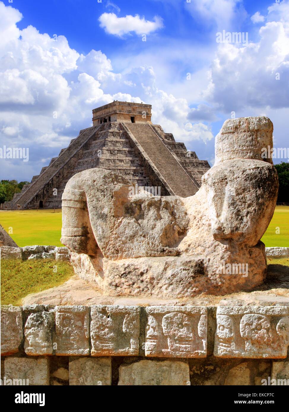 Chac mool figure Banque de photographies et d’images à haute résolution ...