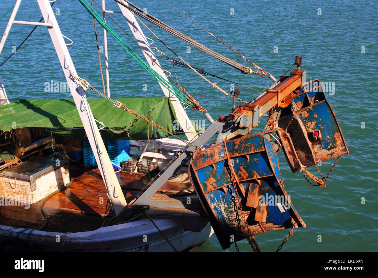 Bateau chalutier plaques attaquer downrigger Photo Stock - Alamy