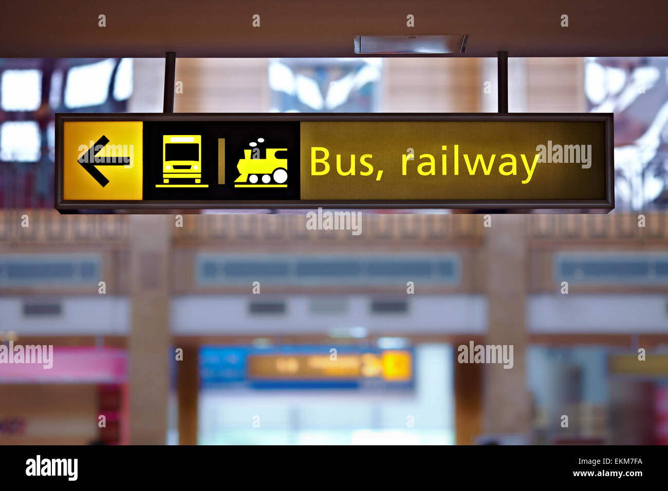 Bus station sign Banque de photographies et d’images à haute résolution ...