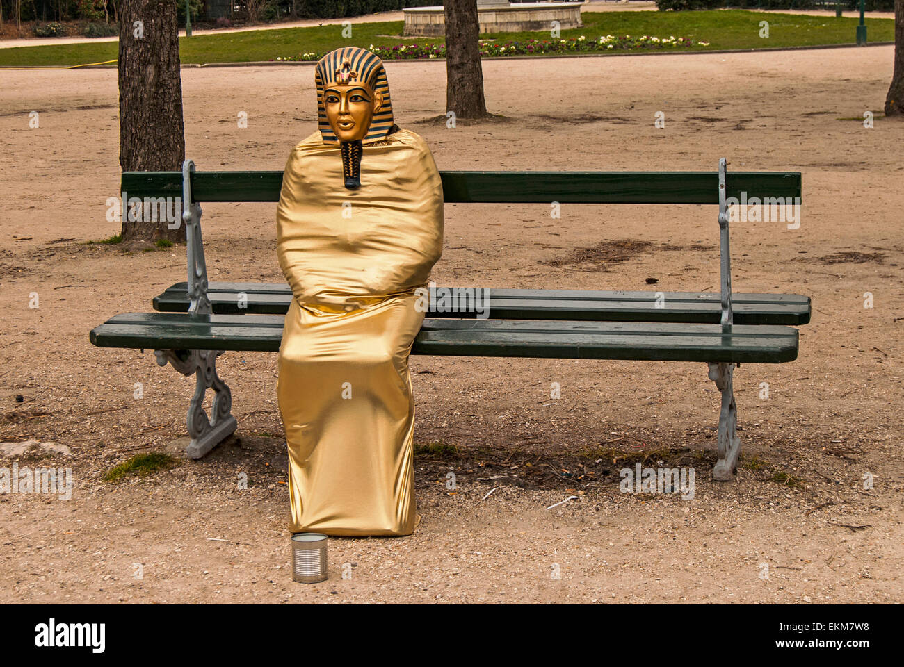 Momie égyptienne la mendicité à Paris Photo Stock - Alamy