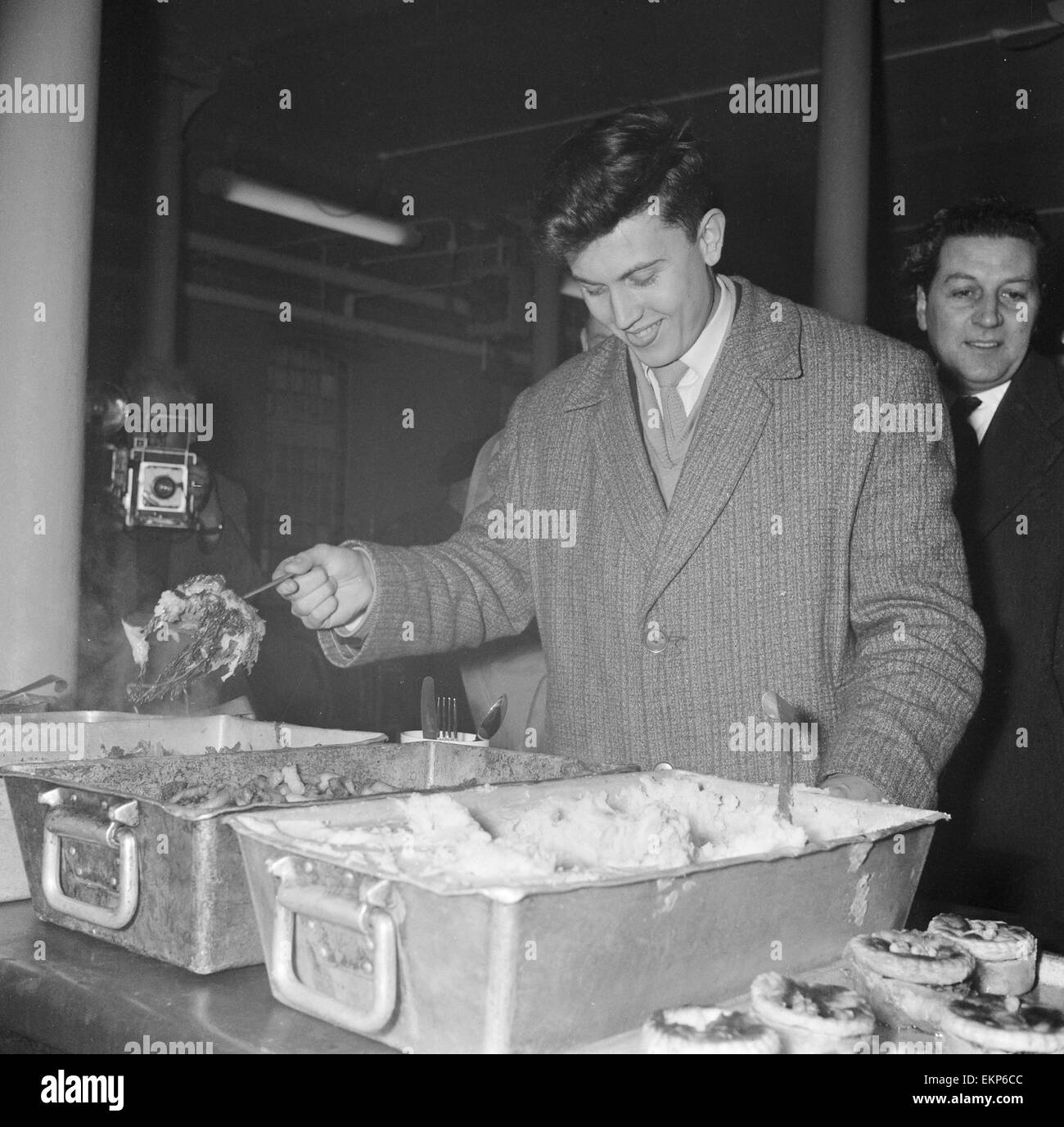 La chanteuse pop britannique Terry Dene à Winchester casernes comme il ...