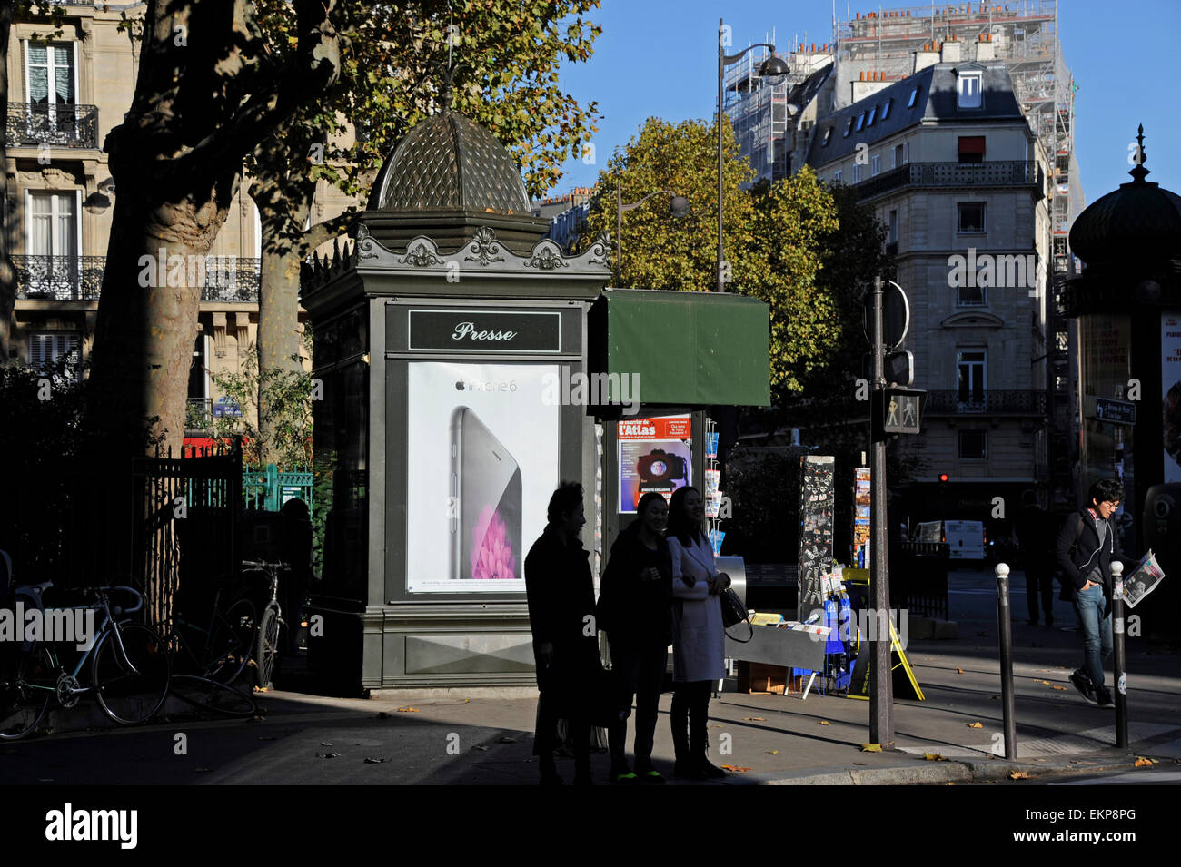 Kiosque,bâtiment,Haussmann Boulevard Raspail,Paris,France Photo Stock ...