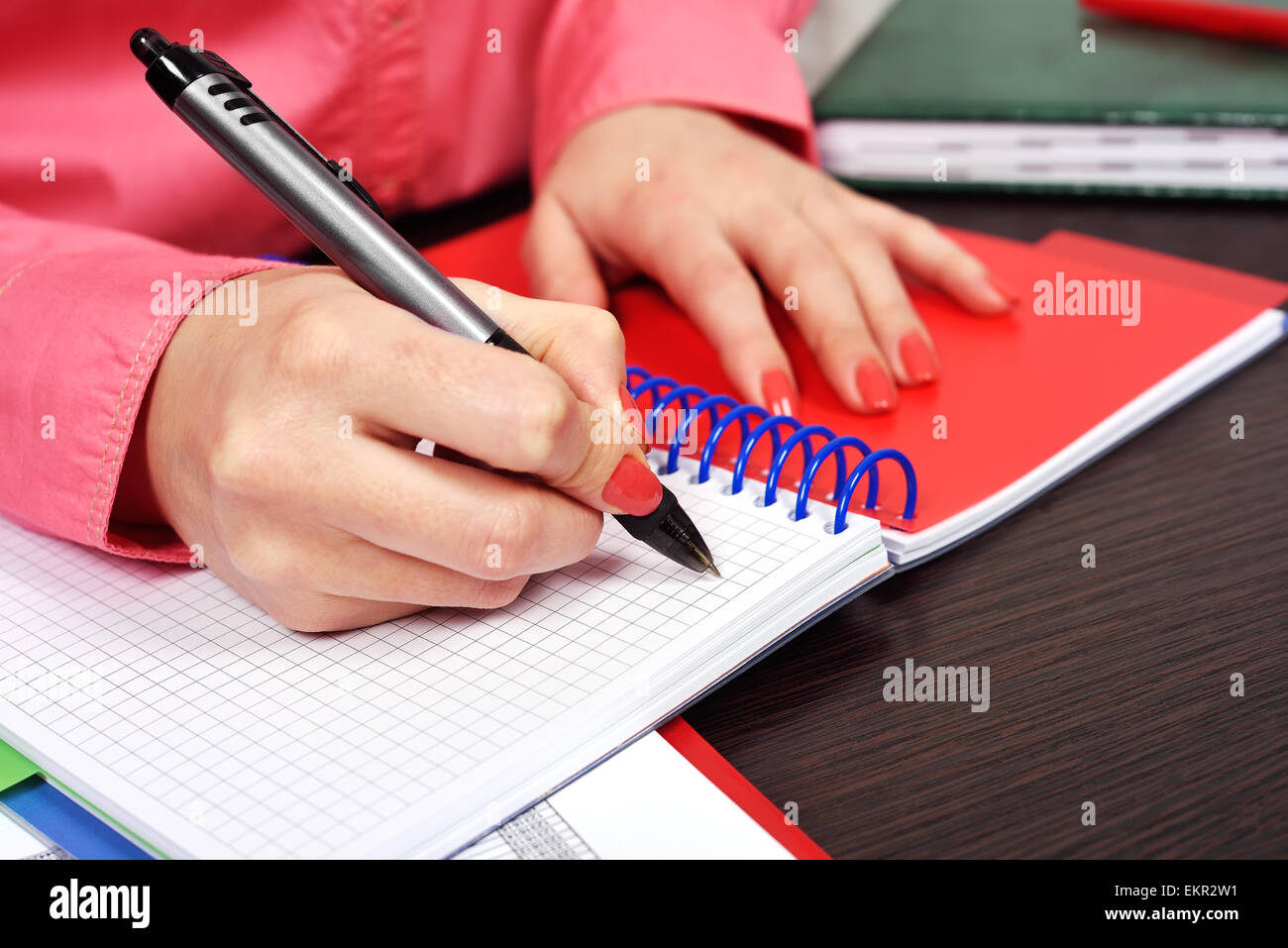 Note dans le cahier Banque de photographies et d’images à haute ...