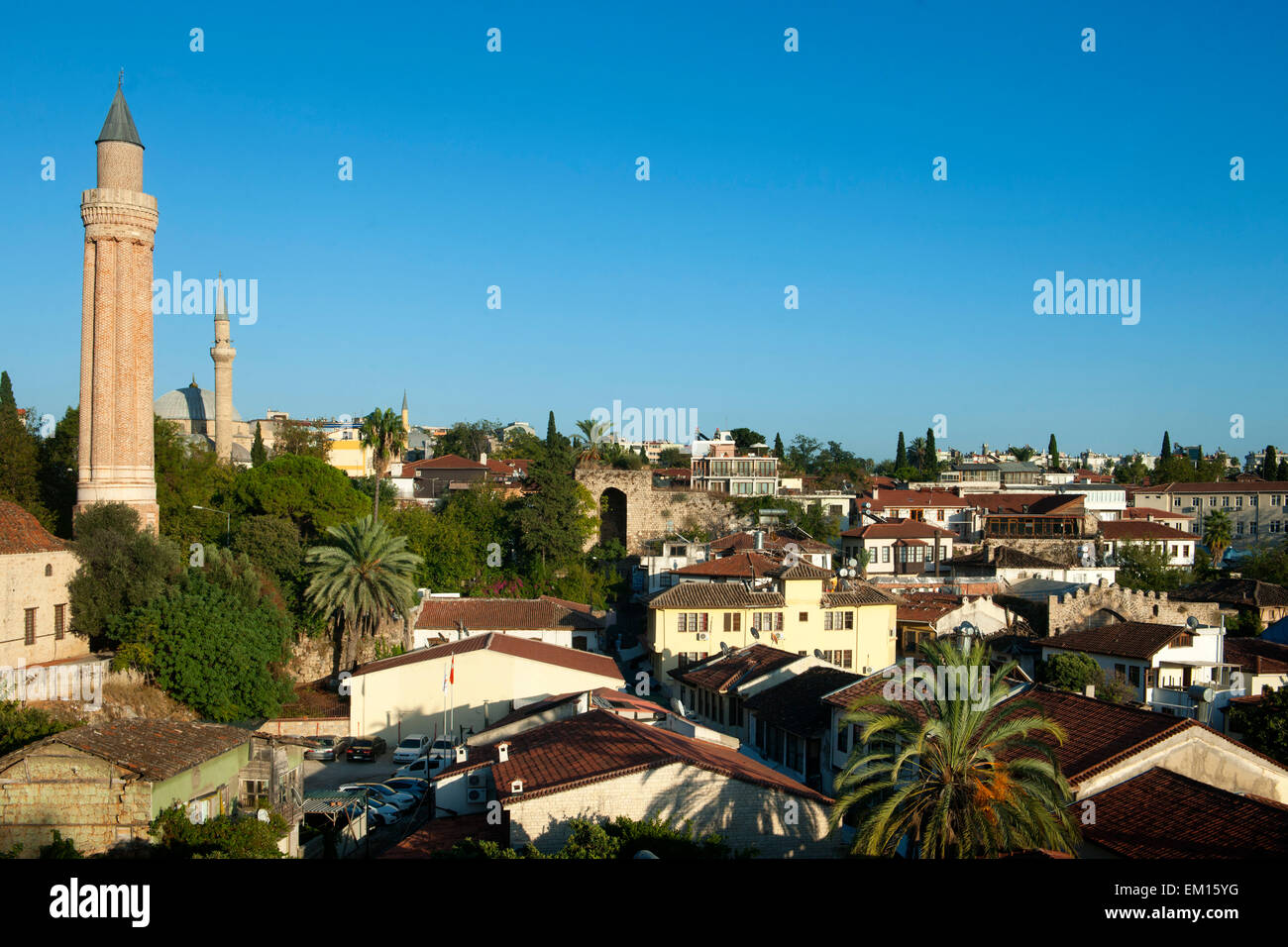 Antalya, Turquie, mit dem Alaaddin-Moschee, Yivli Minare Rechts und der ...