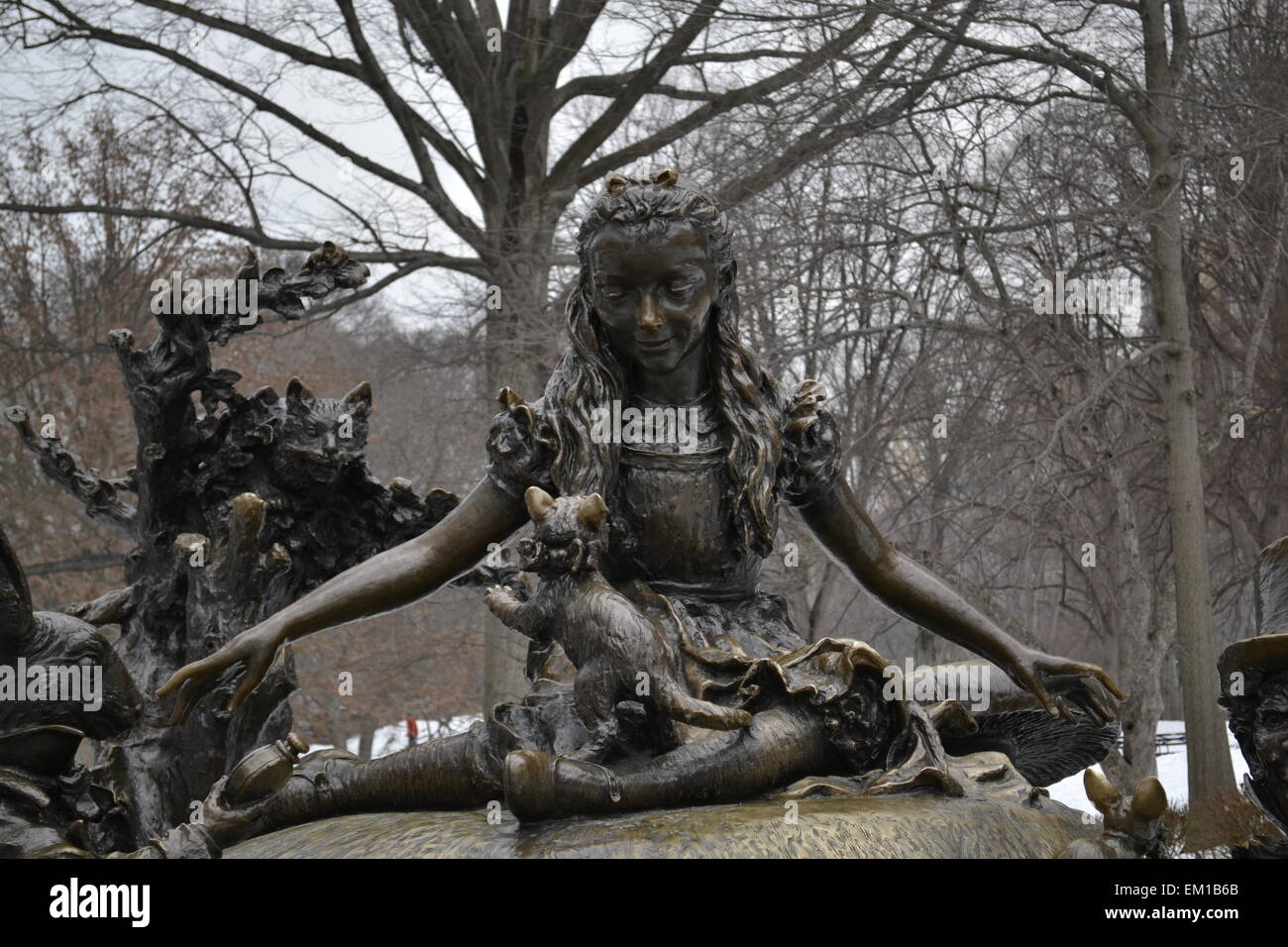 Alice au pays des merveilles statue parc central alice au pays des ...