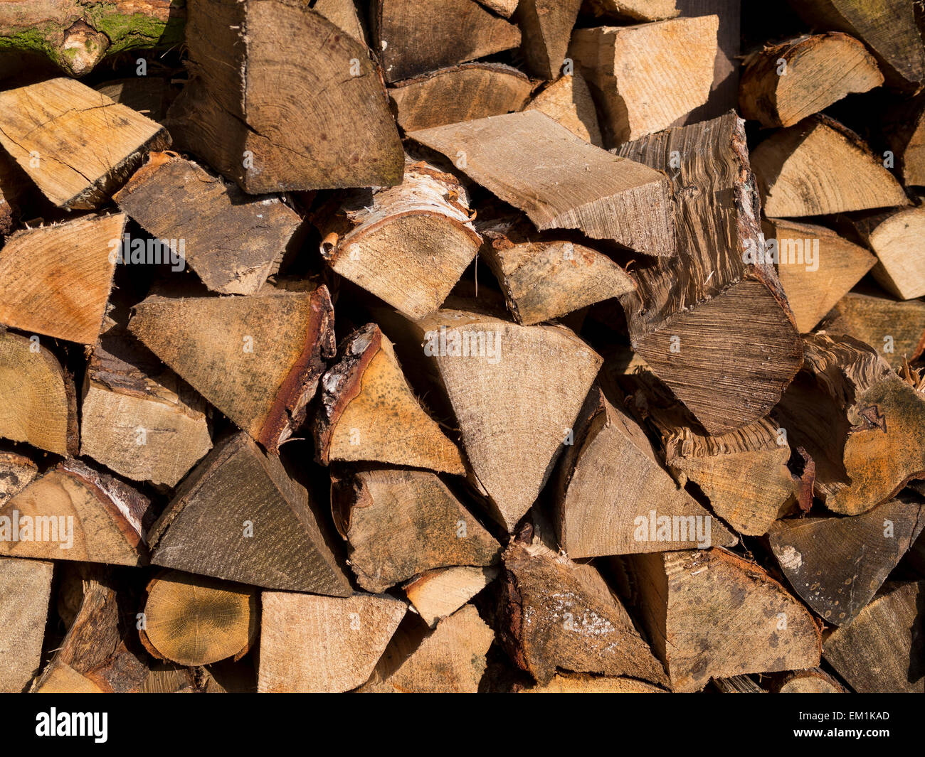 Feu de bois et combustible Banque de photographies et d’images à haute ...
