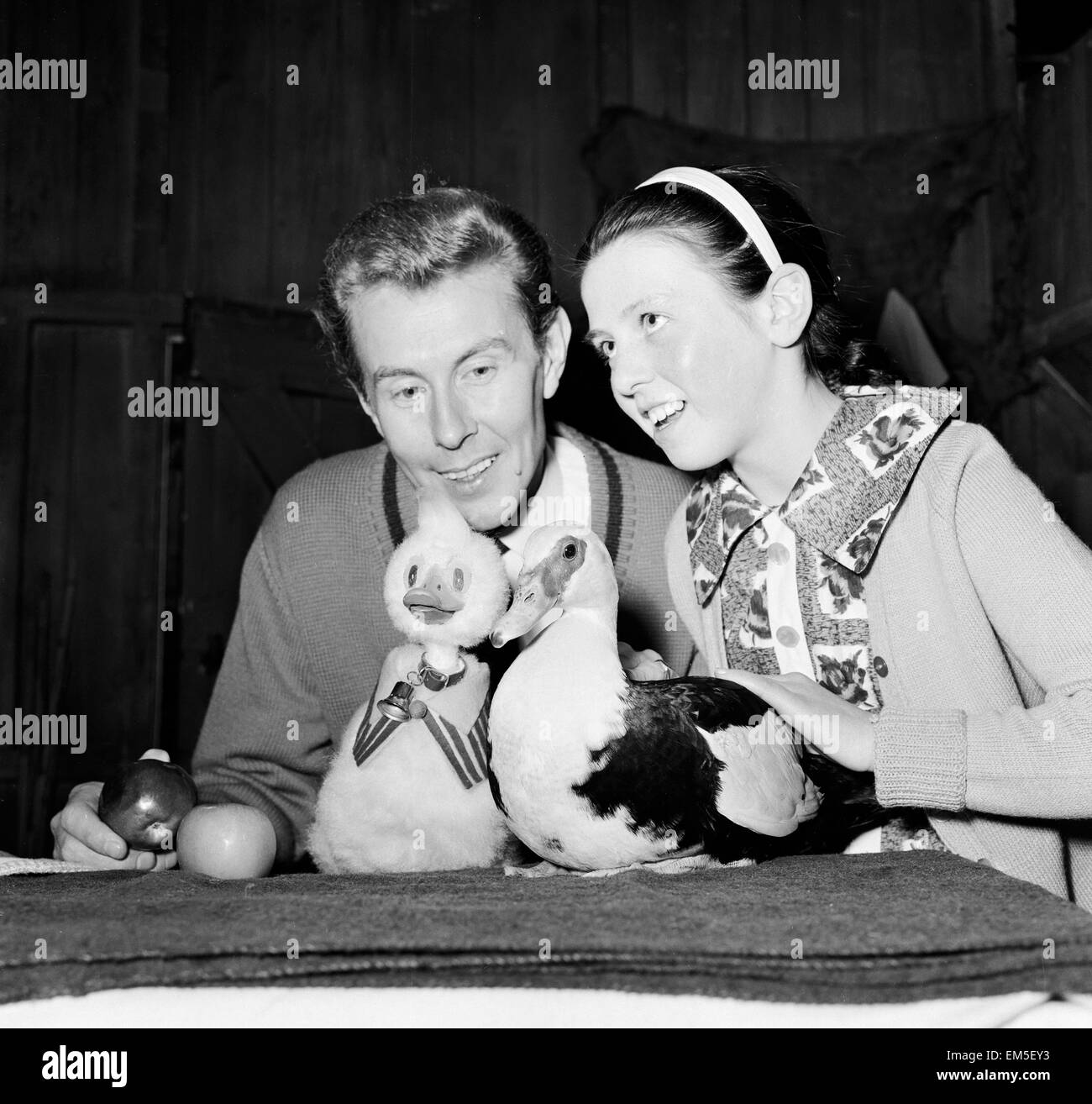 Ventriloque Ray Alan avec puppet Quackers, mars 1967. Sur la photo ...