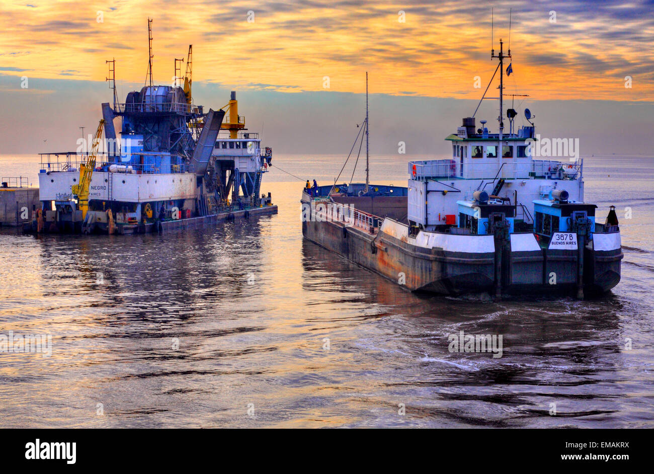 Le dragage, balisage fixe et des navires au port de l'Île Demarchi ...
