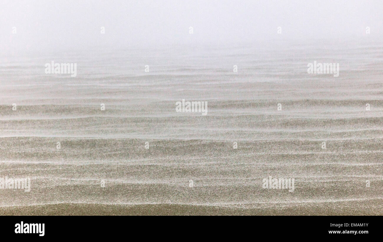Plage sous la pluie Banque de photographies et d’images à haute ...