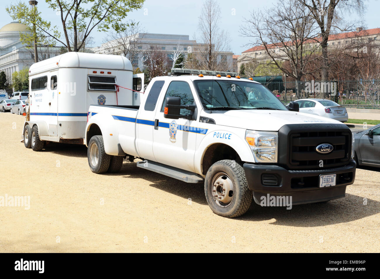 Un United States Park Police Ford F350 camionnette avec remorque pour ...