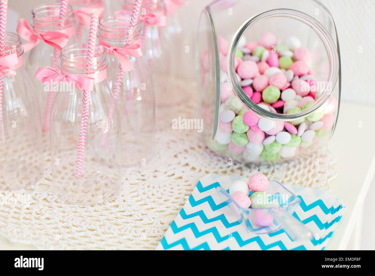 Bocal à bonbons Banque de photographies et d’images à haute résolution ...