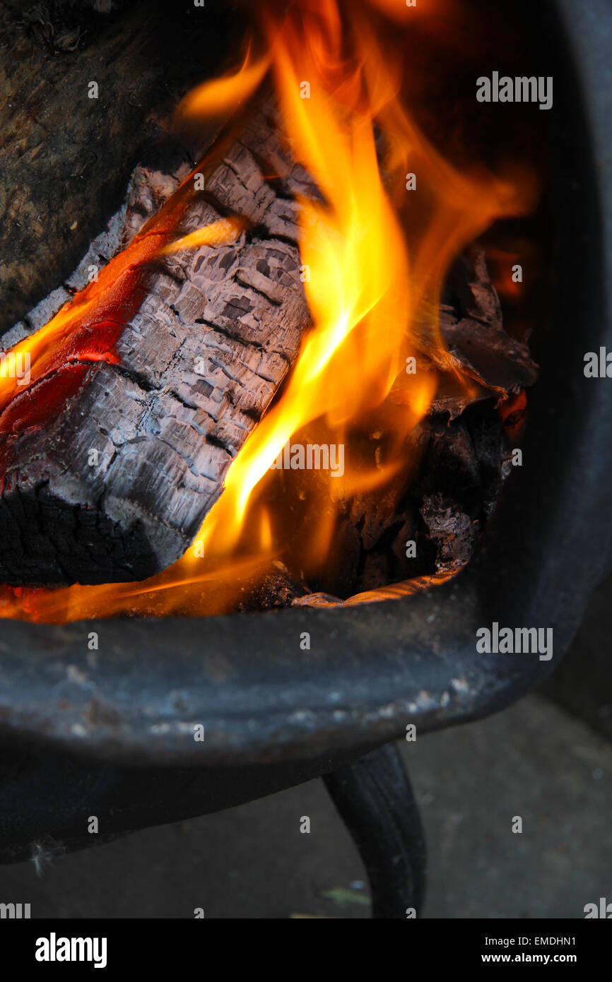Les feux de bois Banque de photographies et d’images à haute résolution ...