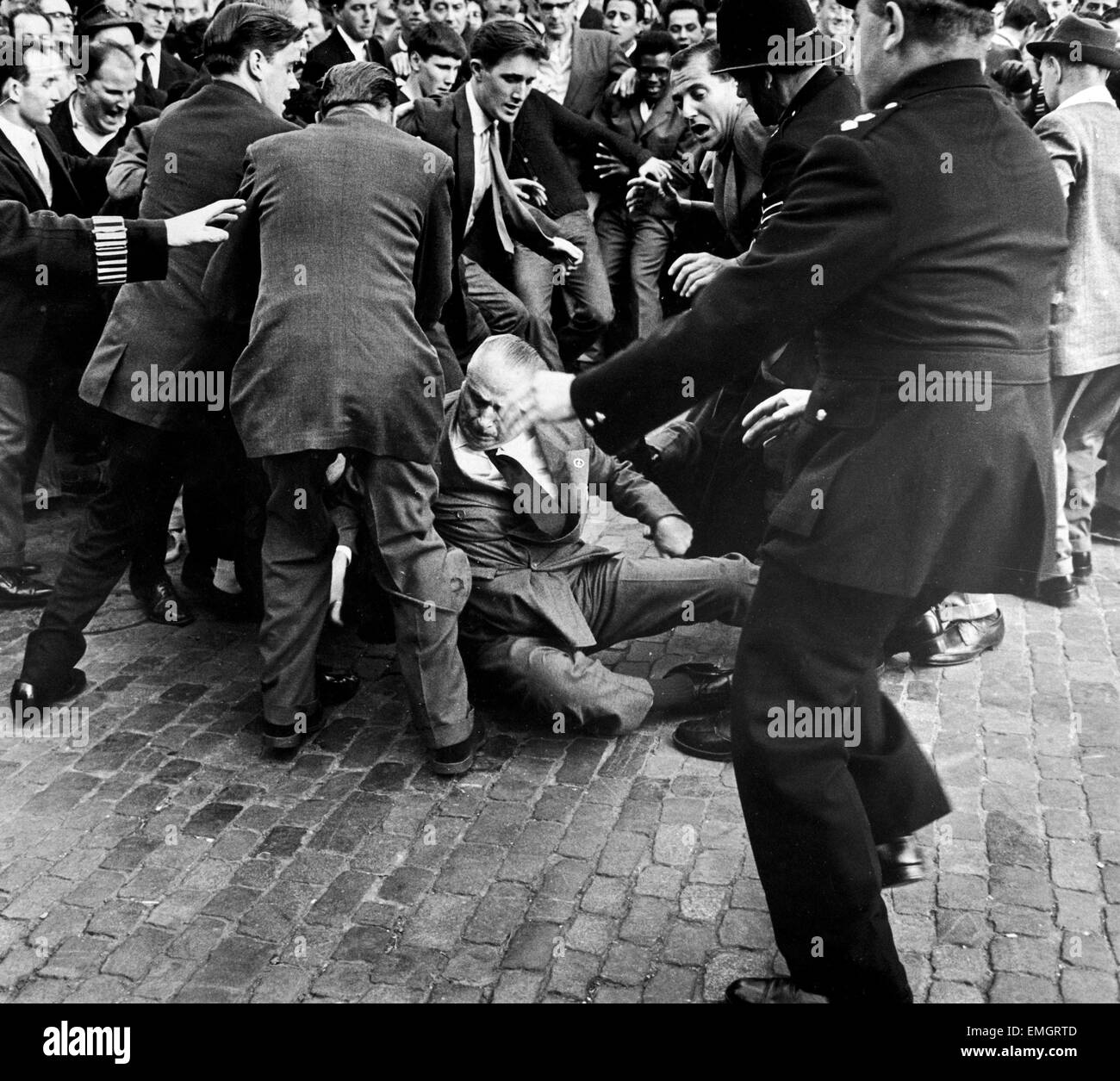 Grande foule rassemblée dans Ridley Road E8 pour manifester contre l ...