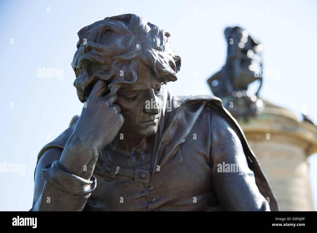 Statue de Hamlet prince du Danemark en face de la statue de William ...