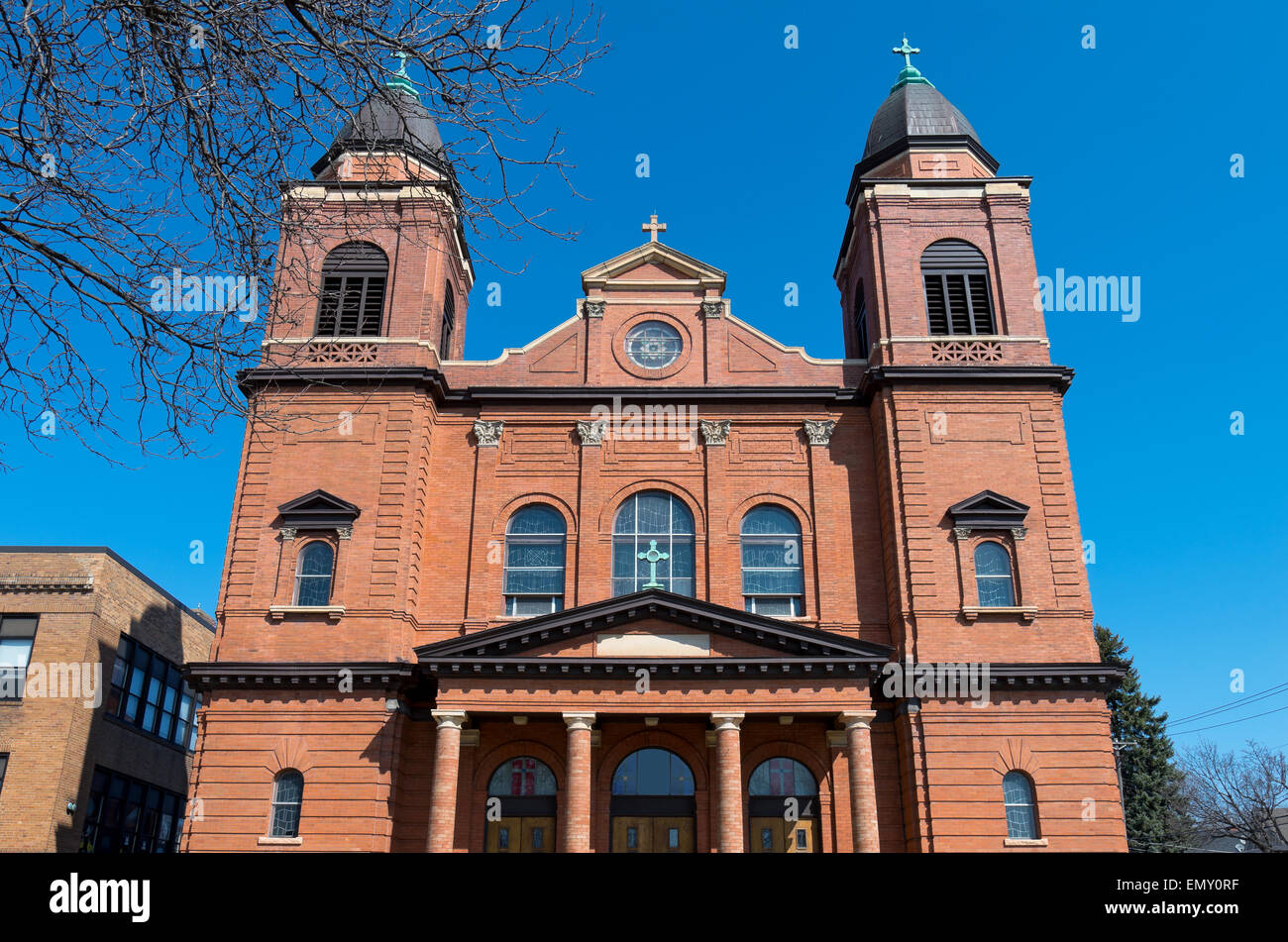 église de brique rouge Banque de photographies et d’images à haute ...