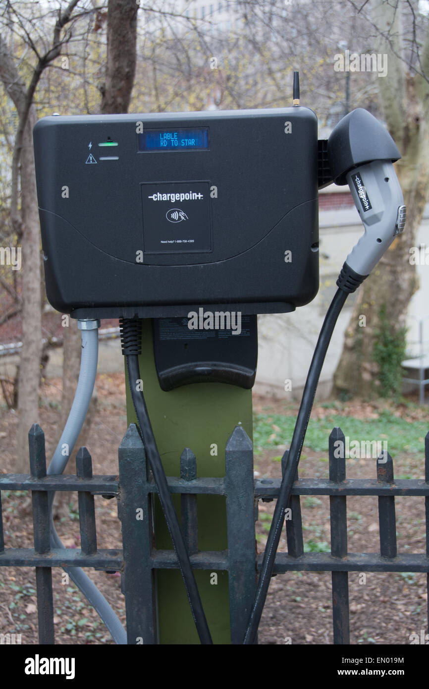 Station de recharge pour voitures électriques dans Central Park à New ...