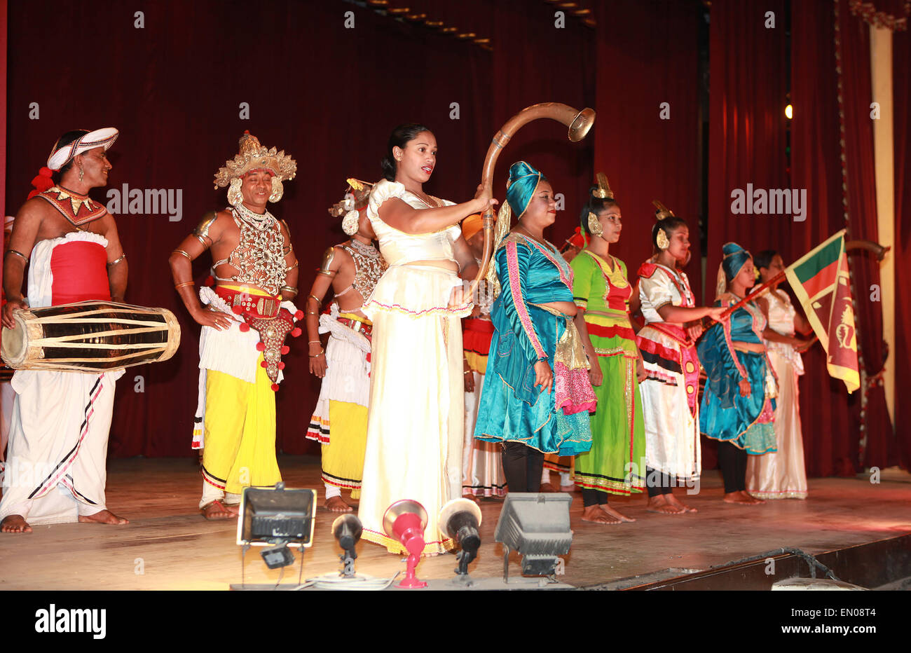 Kandyan dance show Banque de photographies et d’images à haute ...