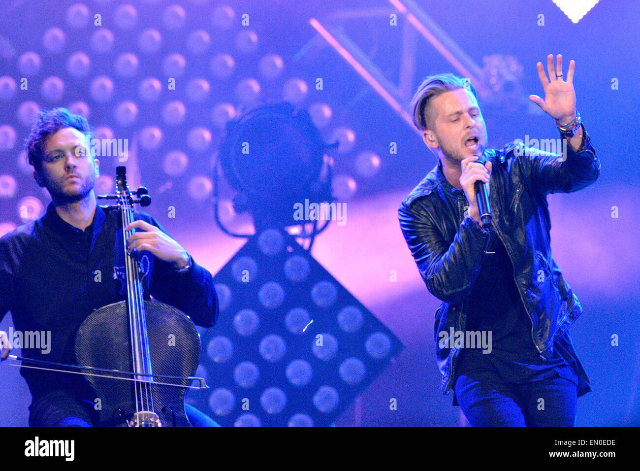 Onerepublic lead singer ryan tedder Banque de photographies et d’images ...