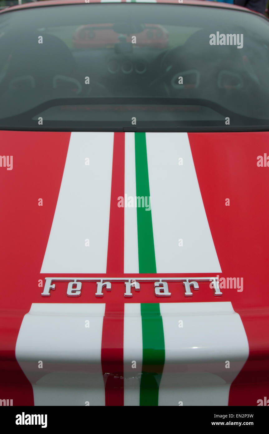 Ferrari rouge et blanche Banque de photographies et d’images à haute ...