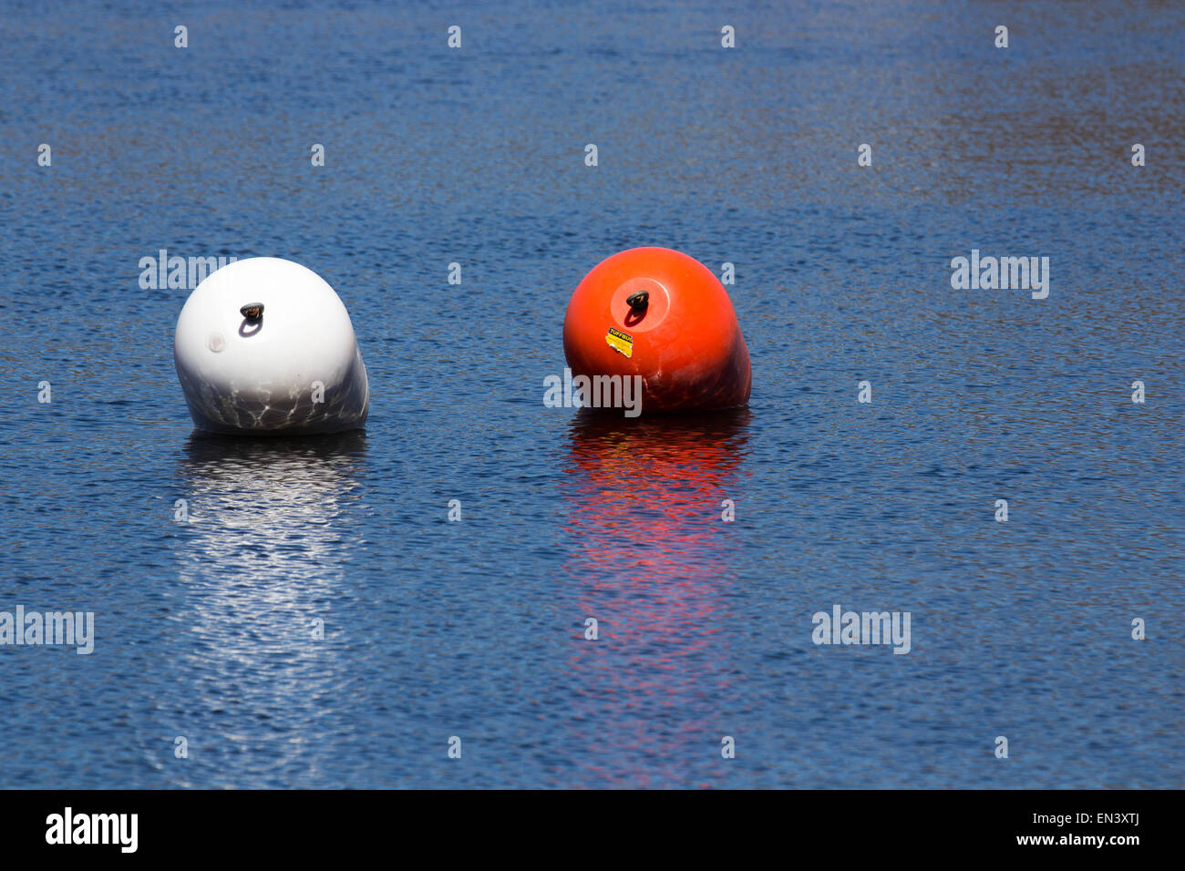 Floating buoys Banque de photographies et d’images à haute résolution ...