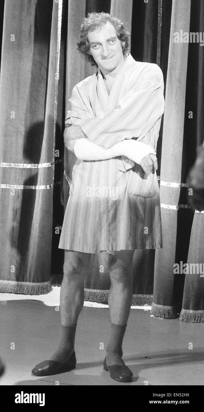 L'humoriste loufoque Marty Feldman vu ici sur l'ensemble de sa nouvelle ...