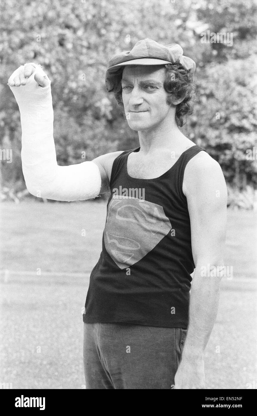 L'humoriste loufoque Marty Feldman vu ici sur l'ensemble de sa nouvelle ...