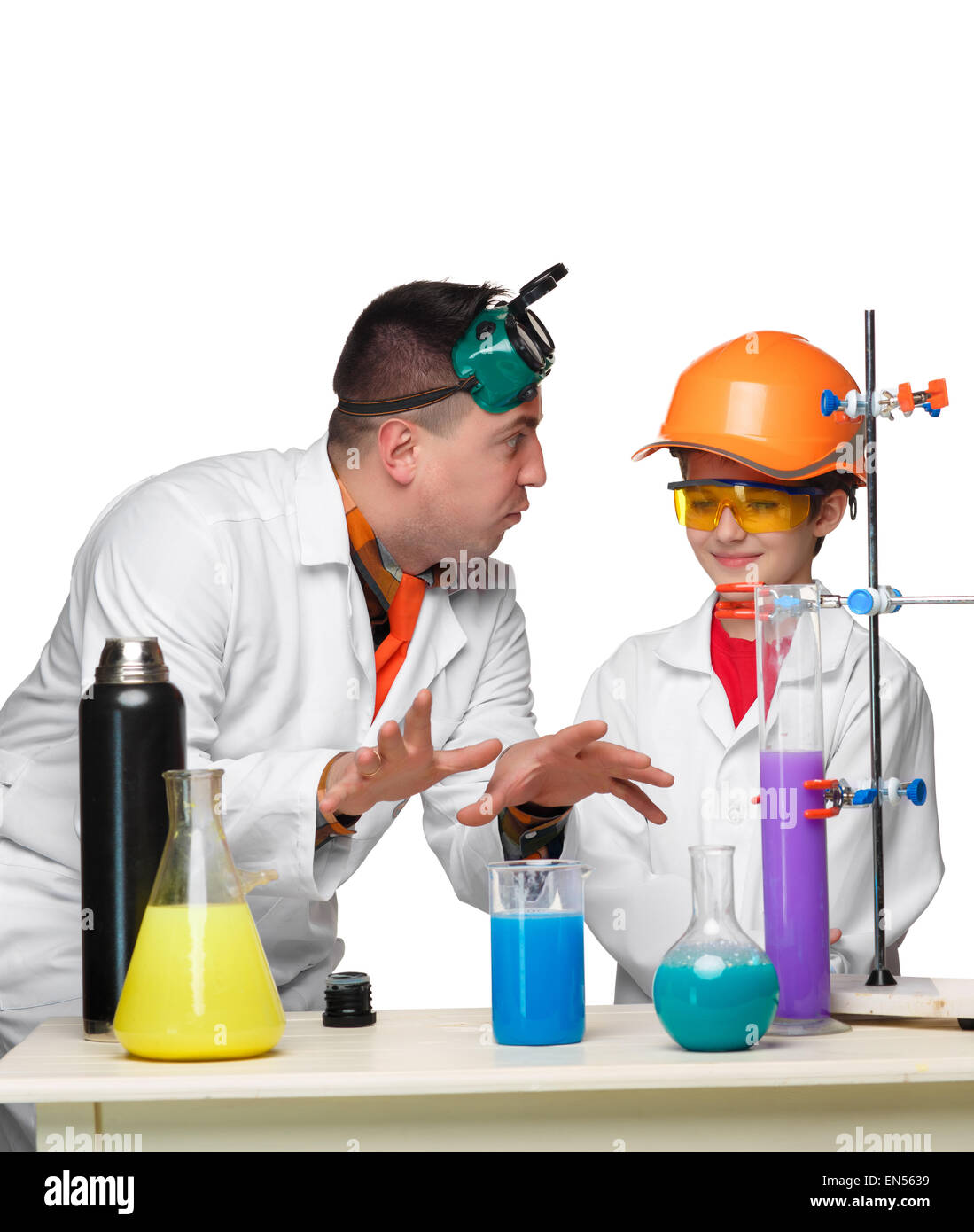 Teen et professeur de chimie à la leçon des expériences de Photo Stock ...