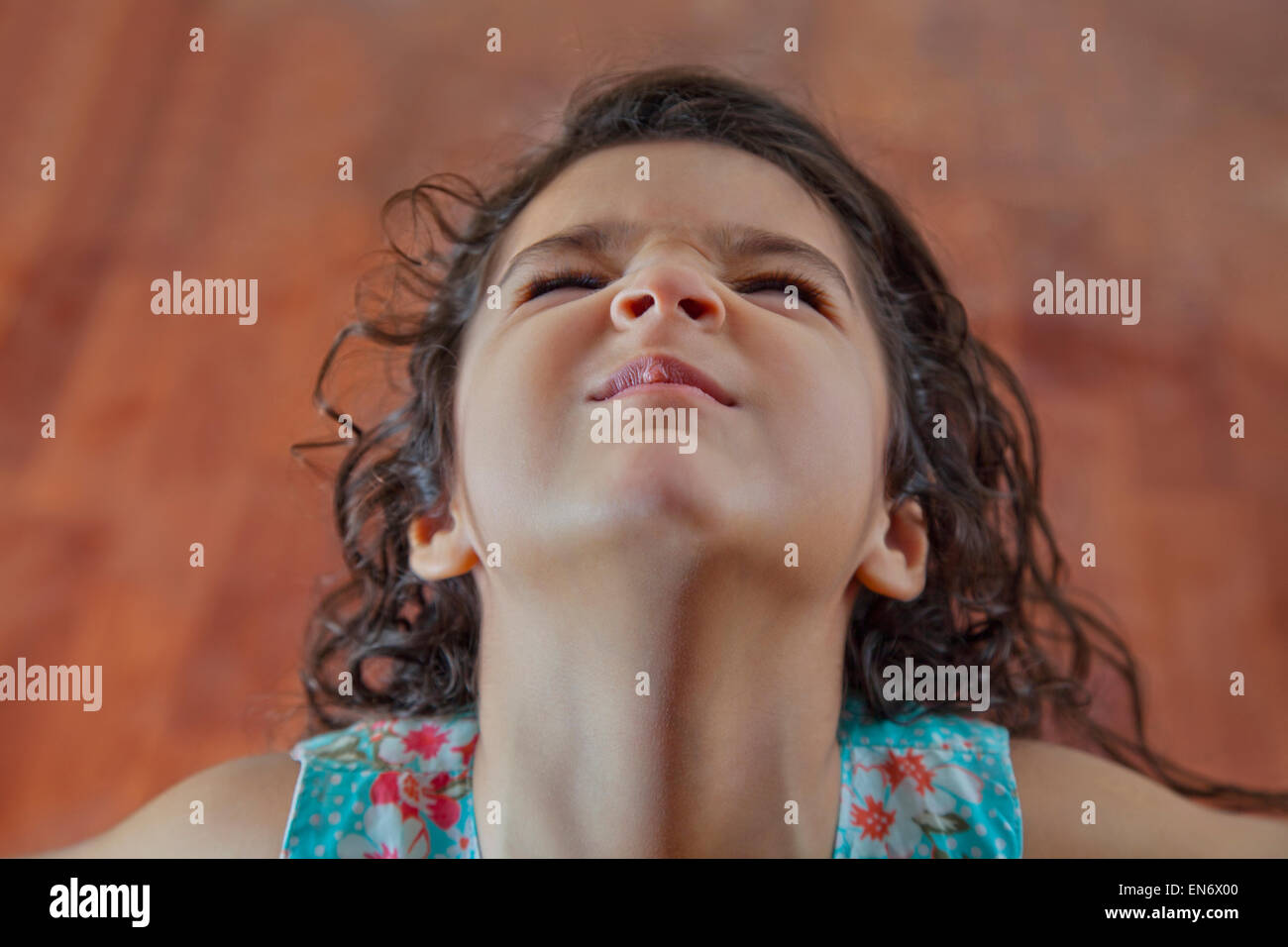 Little Girl Making A Face Banque d'image et photos - Alamy