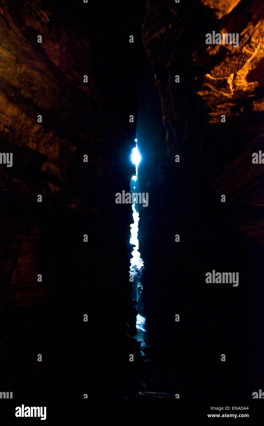 Grotte de mahendra Banque de photographies et d’images à haute ...