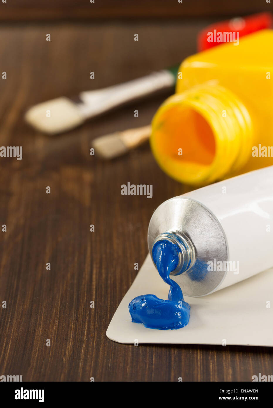 La peinture à l'huile et badigeonner sur fond de bois Photo Stock - Alamy