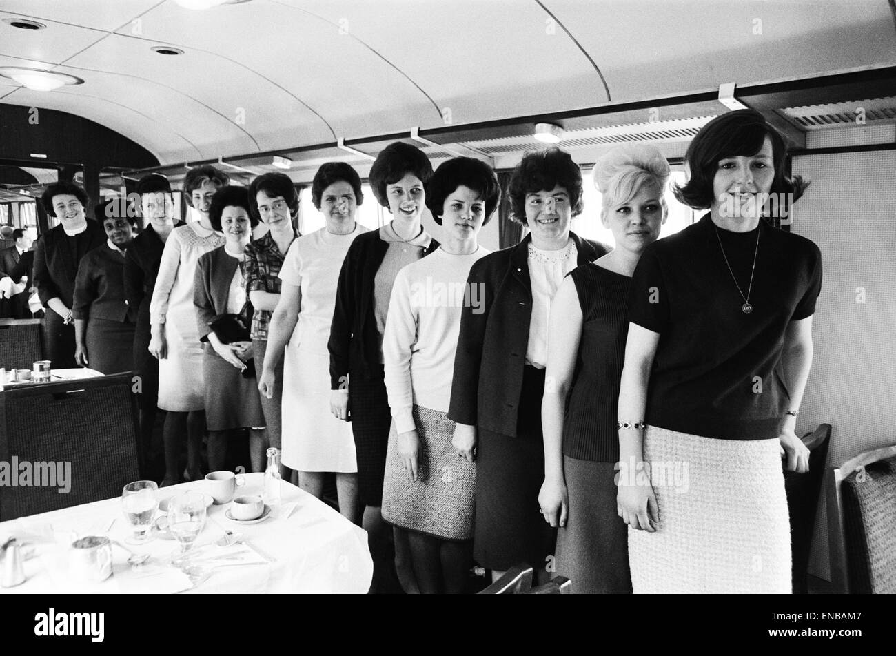 Mme paon Banque de photographies et d’images à haute résolution - Alamy