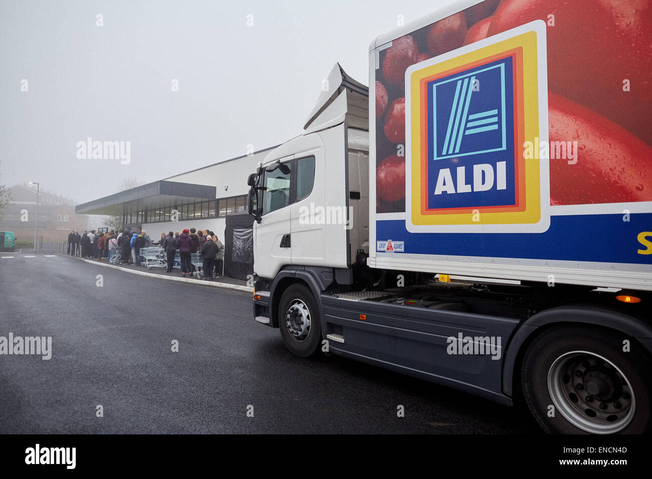 Camion Poids Lourds camion distribution Aldi logo aldo sur le côté ...