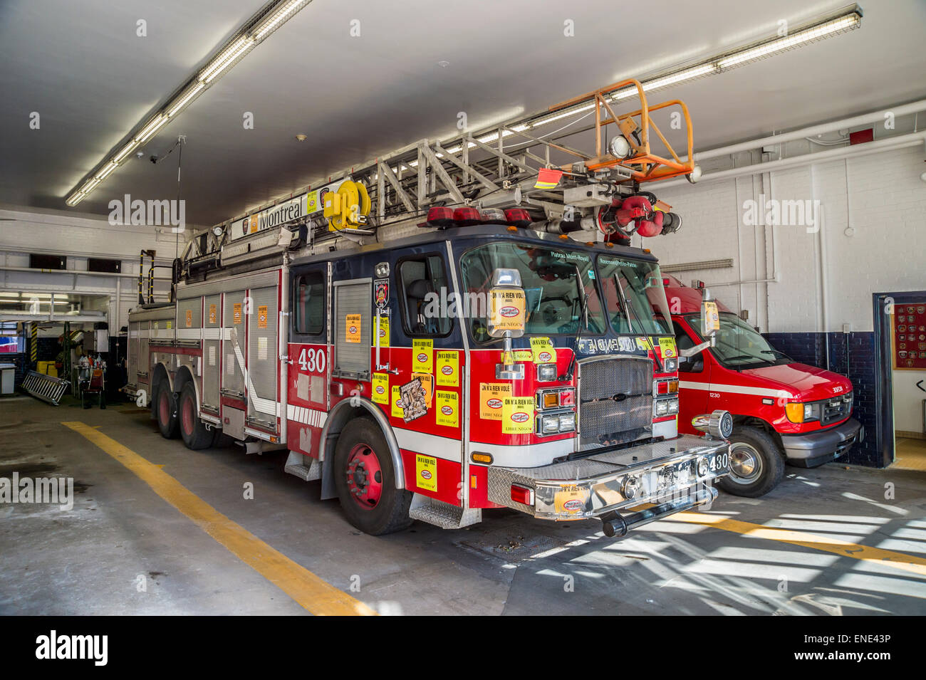 Camion de pompier montréal Banque de photographies et d’images à haute ...