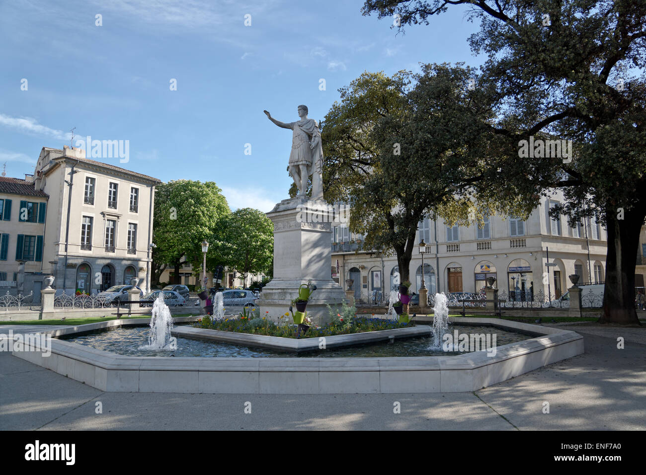 France gard nimes statue emperor Banque de photographies et d’images à ...