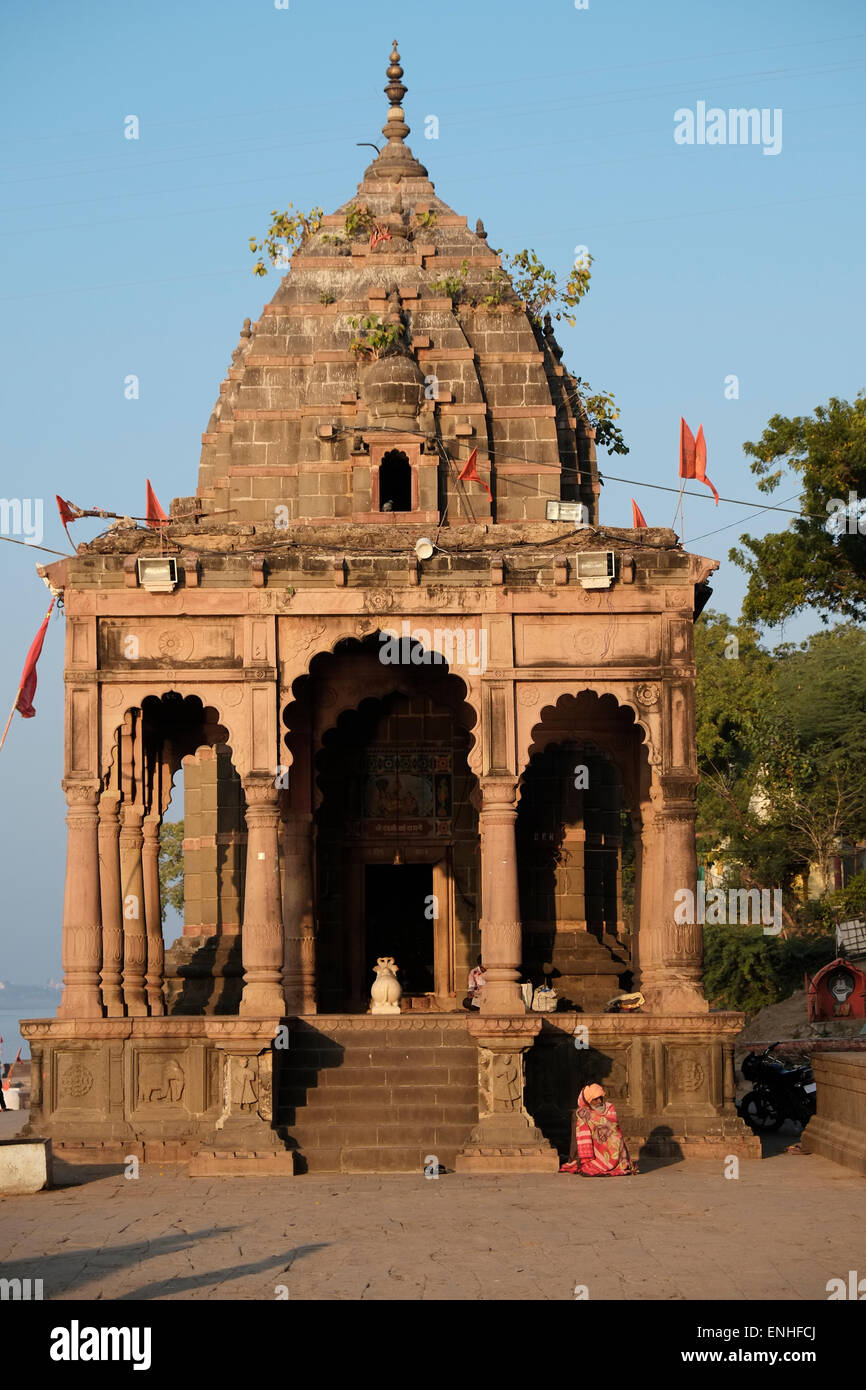 Maheshwar temple Banque de photographies et d’images à haute résolution ...