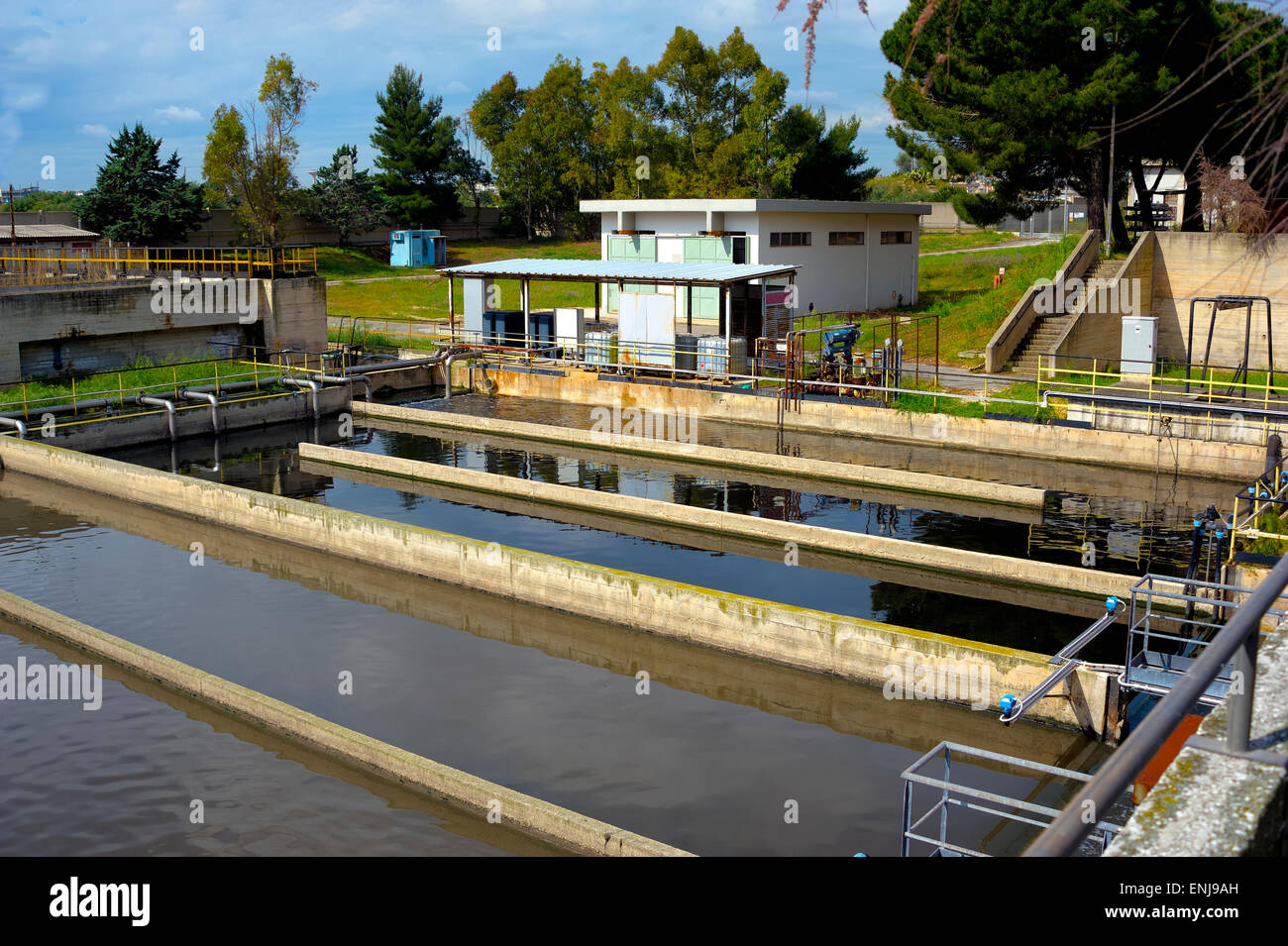 Cuve à boues activées Banque de photographies et d’images à haute ...
