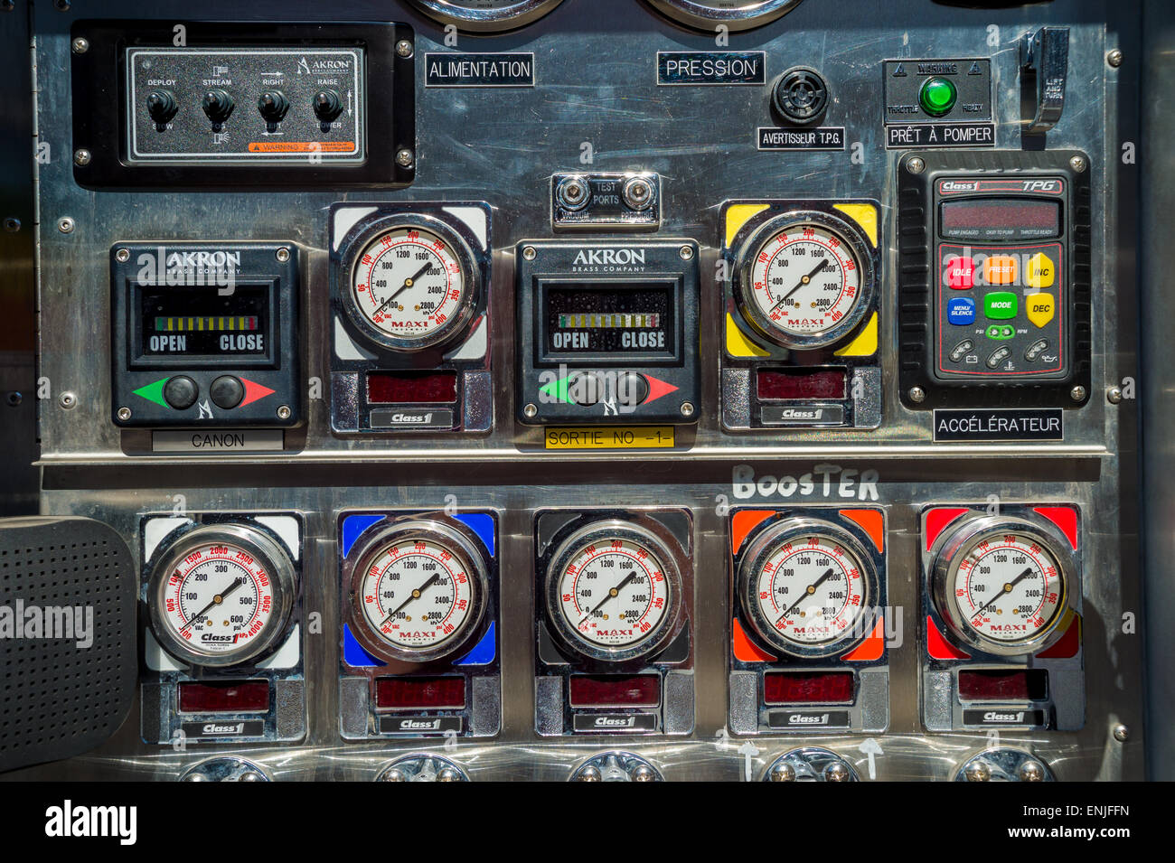 Panneau de commande sur un camion de pompiers Banque de photographies ...