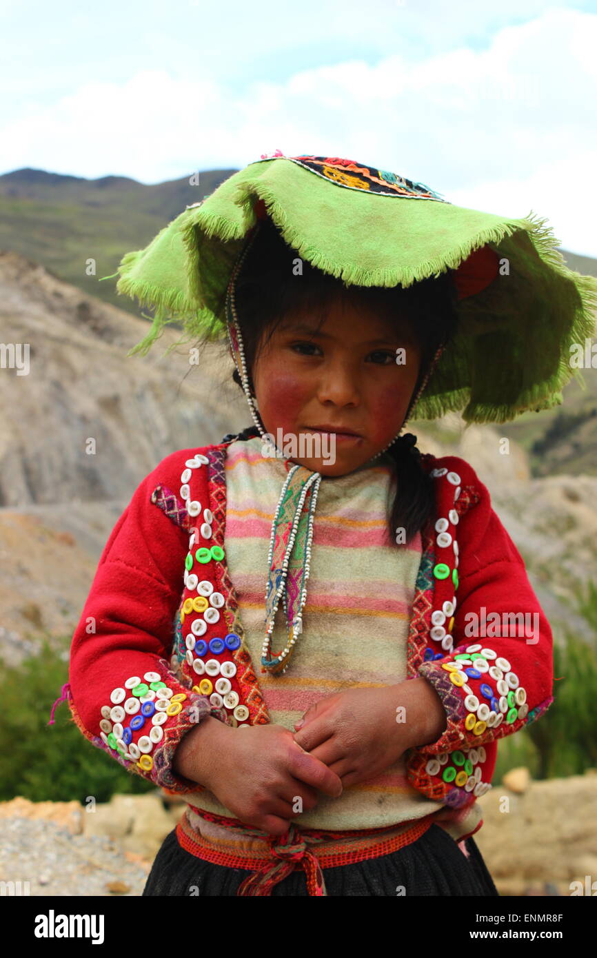 Vêtements péruviens traditionnels Banque de photographies et d’images à ...