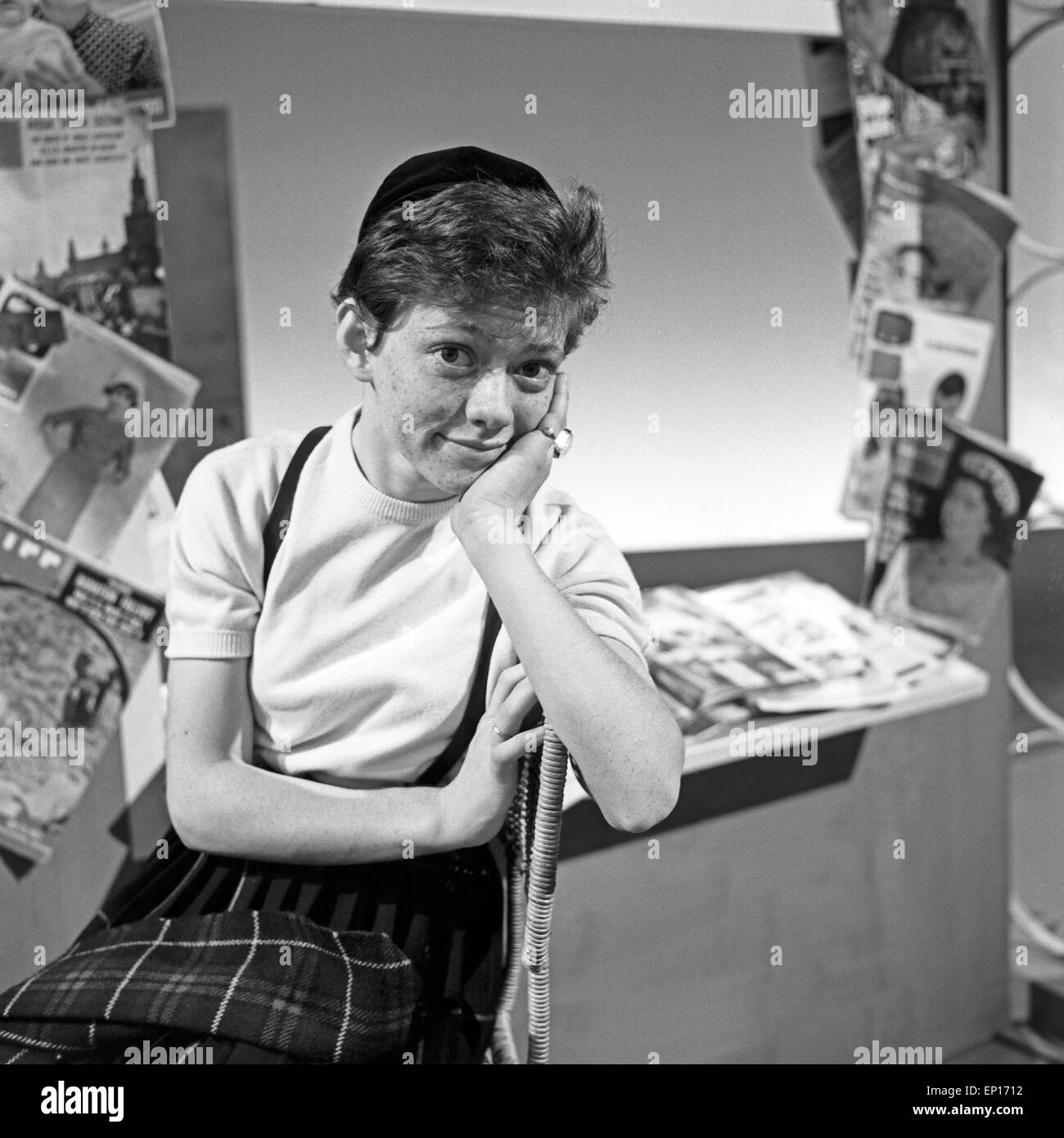 Italian singer rita pavone Banque d'images noir et blanc - Alamy