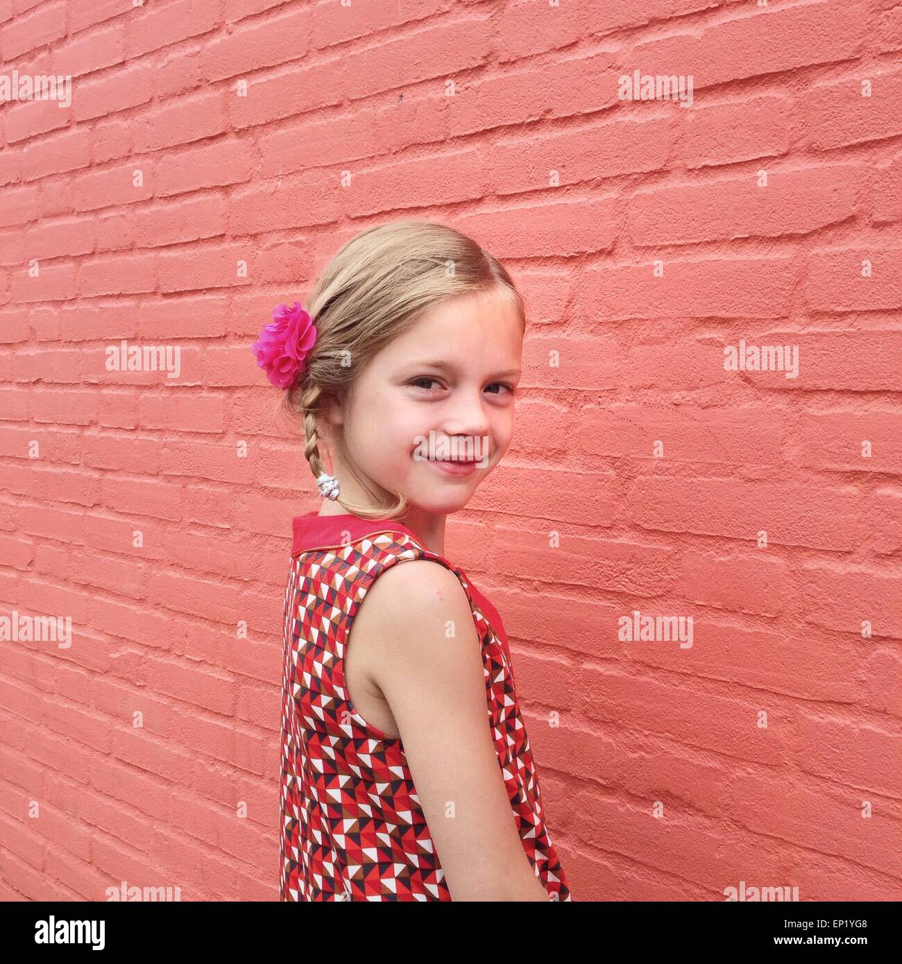 Une Fille Avec Une Fleur Dans Les Cheveux Banque De Photographies Et D