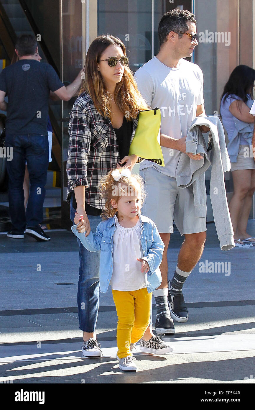 Jessica Alba et Cash Warren prendre leurs filles honneur et Haven pour ...